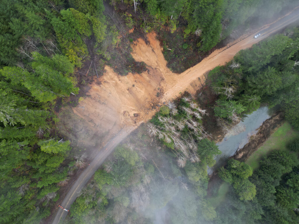 Rapid detection of landslide events using battery-operated long-range ...